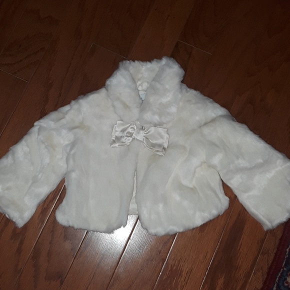 GAP | Jackets & Coats | Nwt Baby Gap White Faux Fur Jacket Sz 218m ...